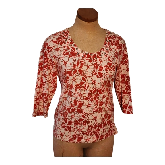 Onque Casuals | Tops | Onque Casuals Top Womens Size Small | Poshmark